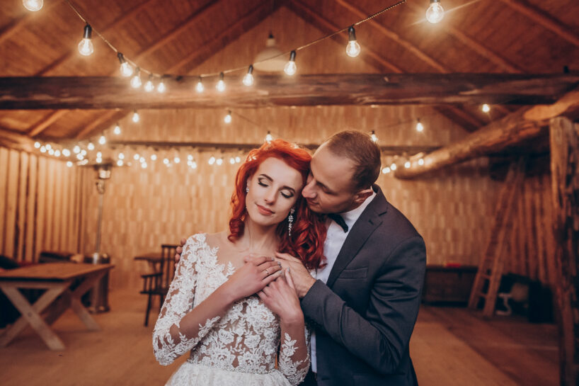 Svatba ve stodole: Rustikální kouzlo a romantická atmosféra - Svatební ...